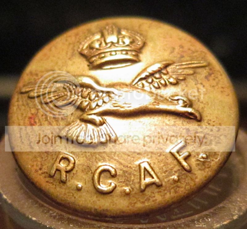 Help identifying RCAF button please.