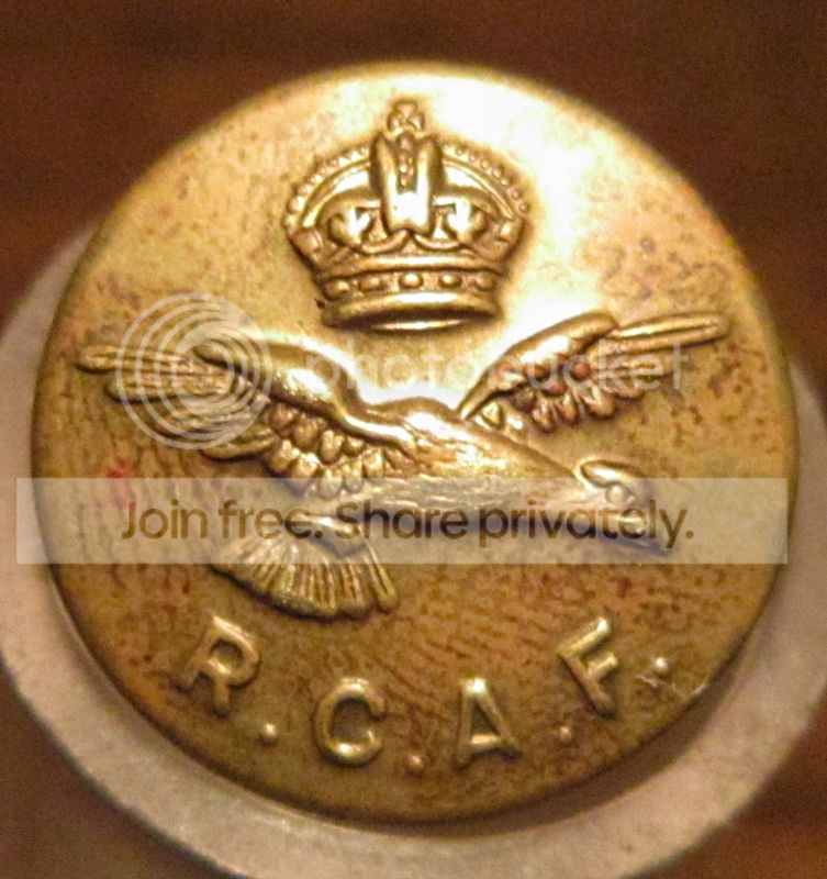Help identifying RCAF button please.